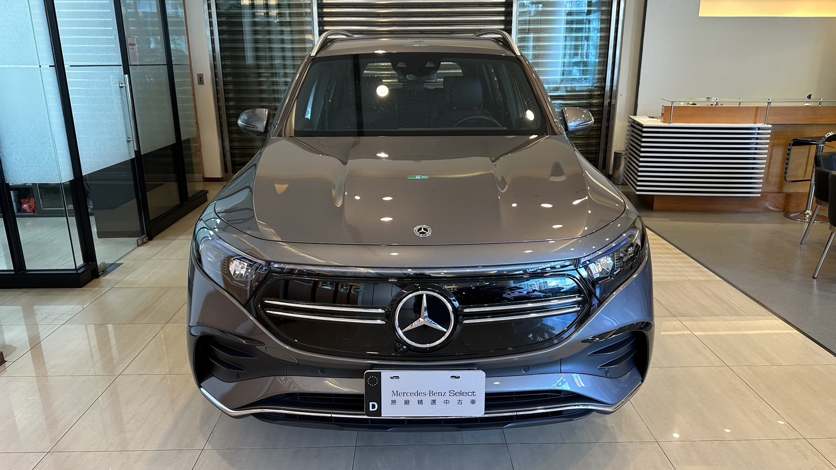 Mercedes-Benz EQB 300 4M | Mercedes-Benz Select 原廠精選中古車