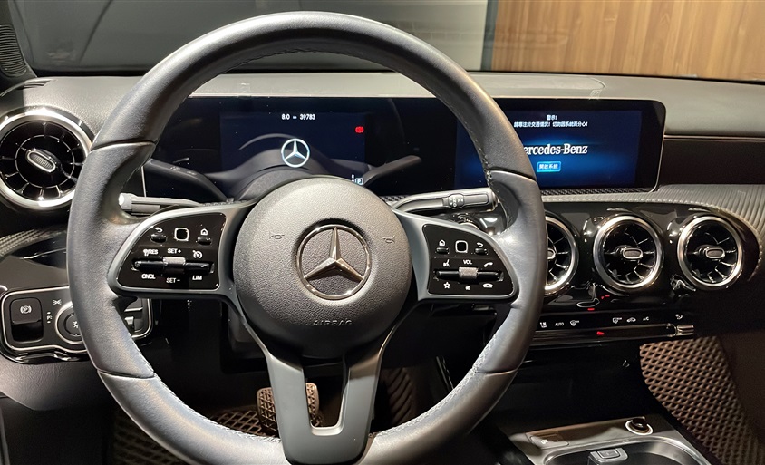 Mercedes-Benz A 180 Sedan | Mercedes-Benz Select 原廠精選中古車